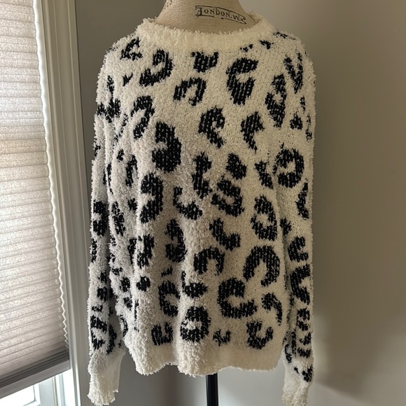 POL | Sweaters | Pol Sweater Animal Print Black White Chenille Crew ...